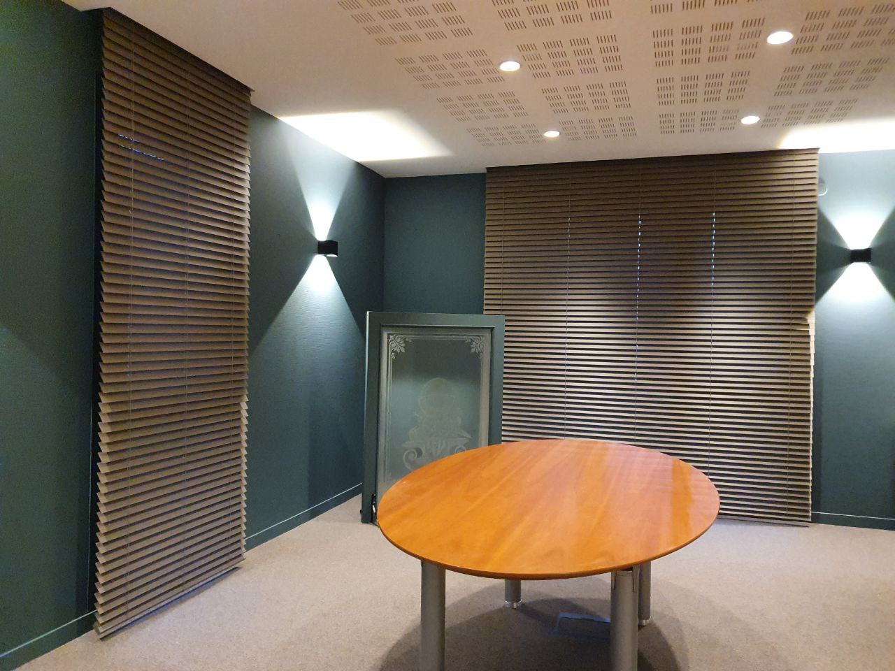 Store vénitien en bois avec lames 50 mm - Stores de France